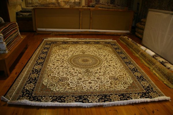 Tips for Properly Packing and Transporting Rugs